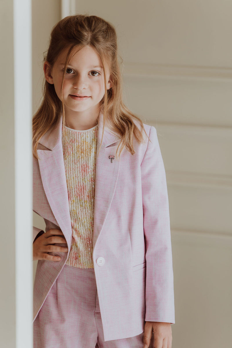 Great party look that effortlessly combines classic blue and trendy re ...